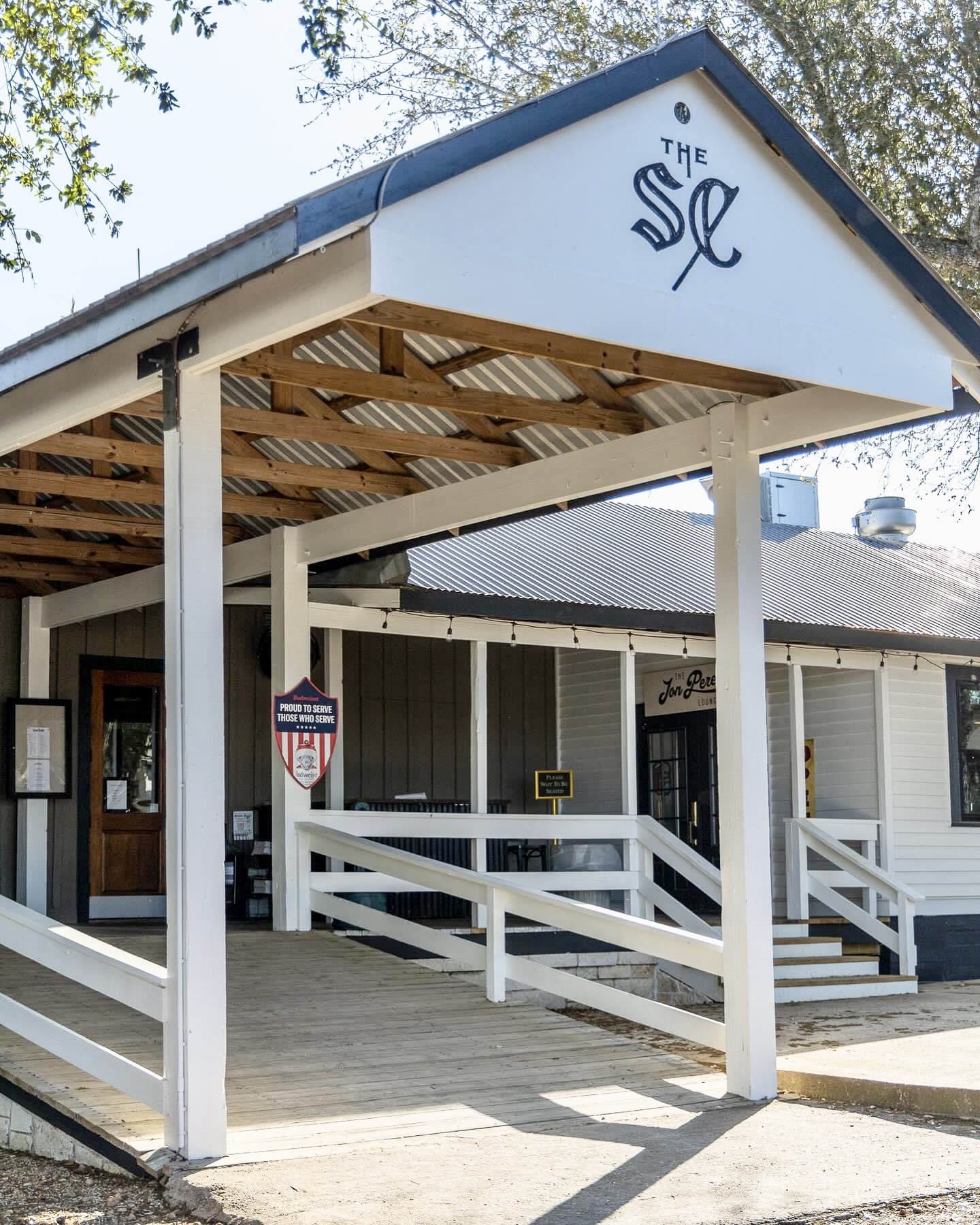 Celebrating Cinema in the Texas Countryside: Inaugural Round Top Film ...
