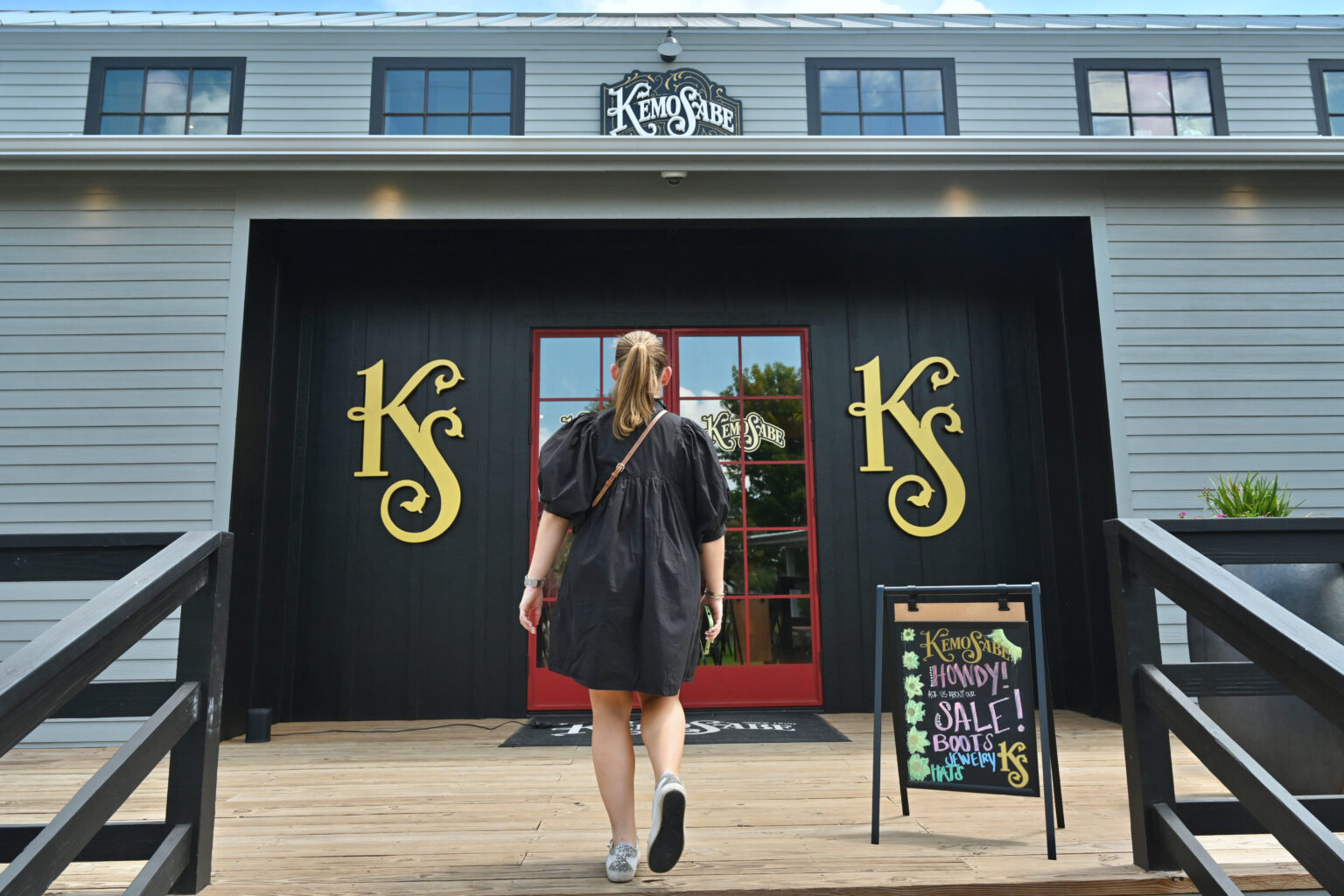 Round Top Unlocked: Opening the Door to Year-Round Design, Shopping ...